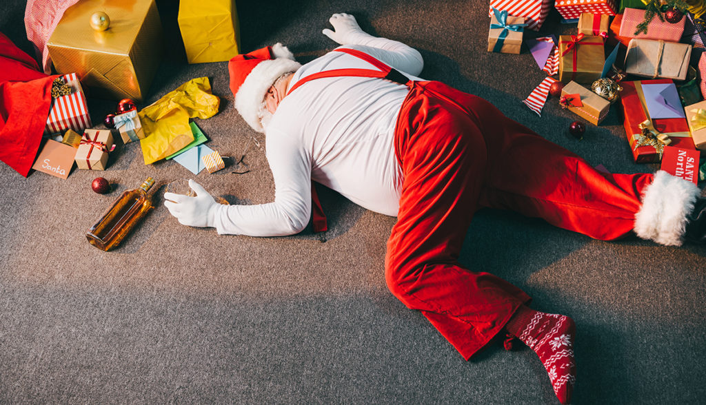 7 Ways To Survive Christmas At Home With Your Family | CollegeTimes.com